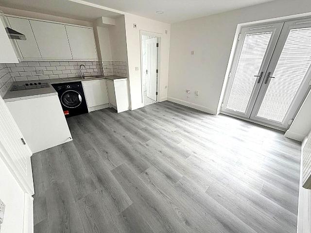 Ilford Lane, Ilford IG1, 1 bed flat to rent, £1,450 pcm | PrimeLocation