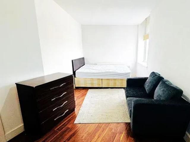 Ilford, York Place, London, IG1 3AA, United Kingdom | Studio apartment for rent #138933360 | Rentberry