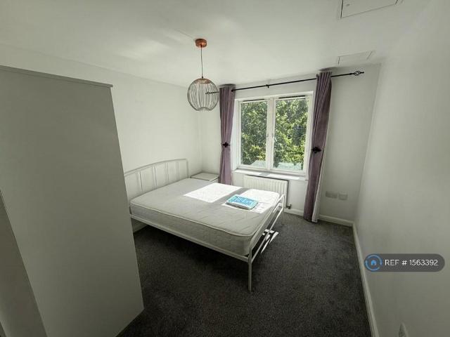 Iliffe Close, Reading, RG1 2 bed flat to rent £1,395 pcm £322 pw