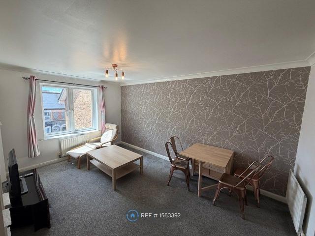 Iliffe Close, Reading RG1, 2 bed flat to rent, £1,395 pcm | PrimeLocation