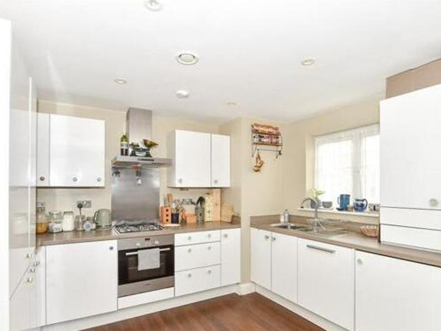 Illett Way, Faygate, 2 Bedroom Ground