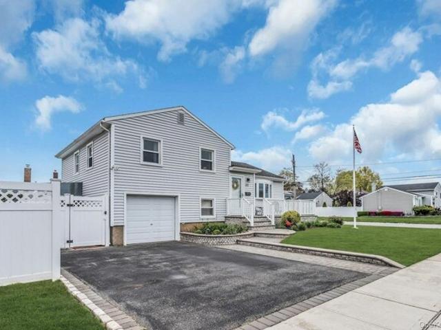 Illinois Ave, Massapequa Park, Home For Sale