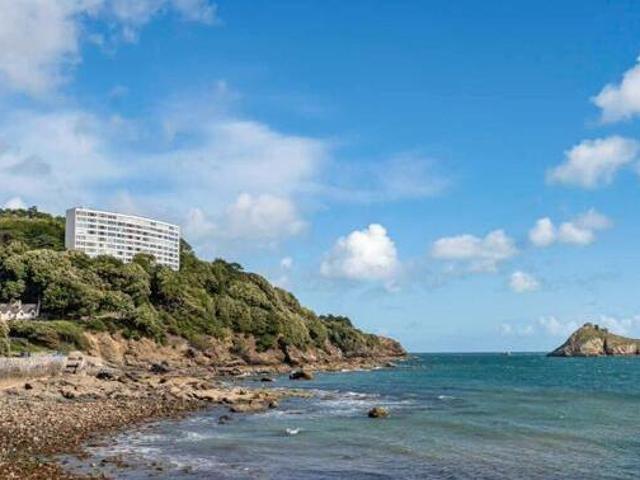 Ilsham Marine Drive, Torquay, 3 Bedroom Apartment