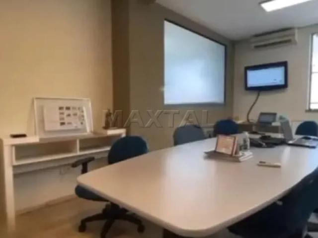 Imóvel comercial de 160 m² disponível para locação, com 05 banheiros e 02 vagas, na Água Fria