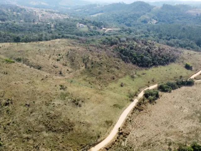 Imóvel para venda tem 600 metros quadrados em Terra Preta Mairiporã SP