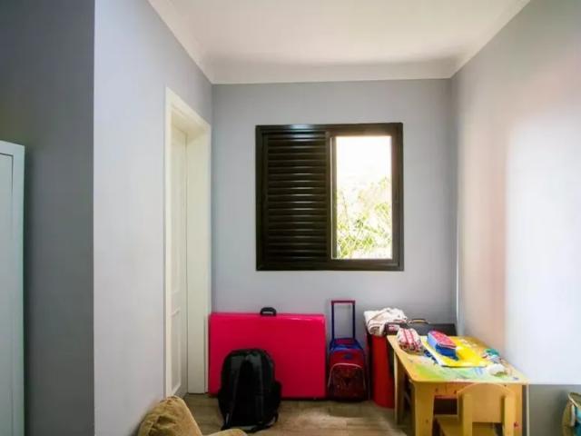 Imóvel para venda possui 106 metros quadrados com 3 quartos em Vila Gilda Santo André SP