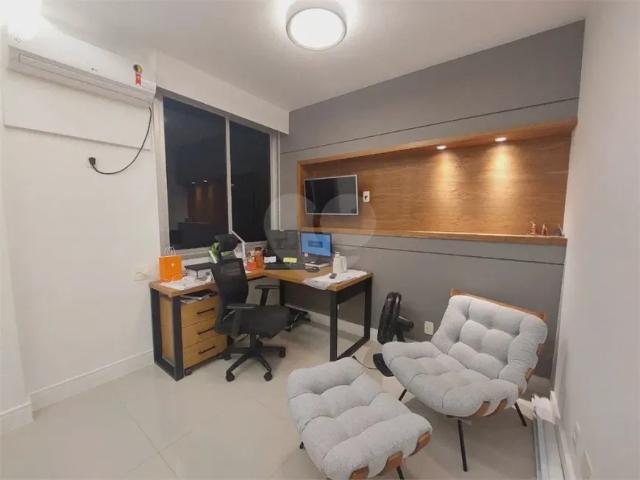 Imóvel para venda possui 109 metros quadrados com 2 quartos em Tijuca Rio de Janeiro RJ