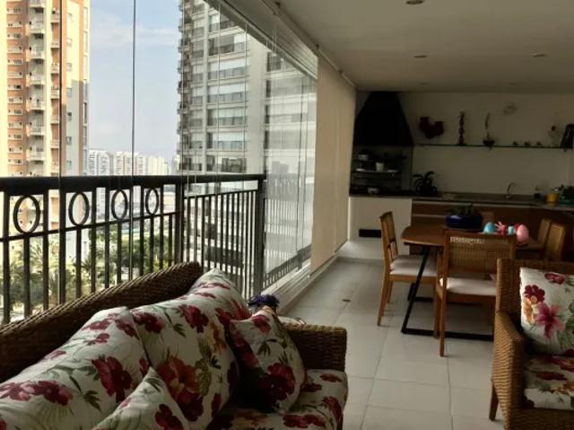 Imóvel para venda possui 250 metros quadrados com 4 quartos