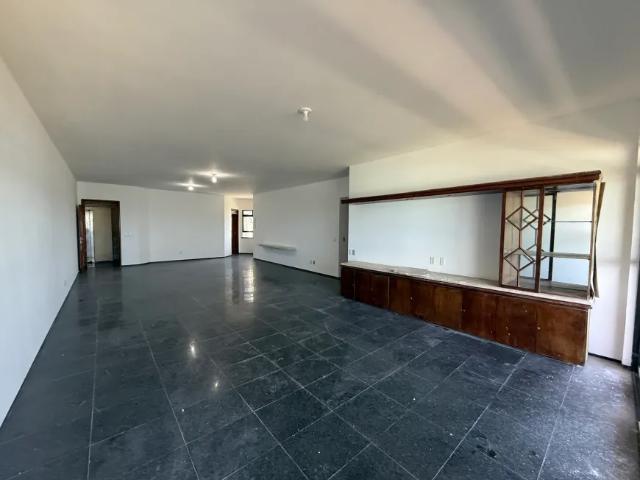 Imóvel para venda possui 264 metros quadrados com 5 quartos em Tabuba Caucaia CE