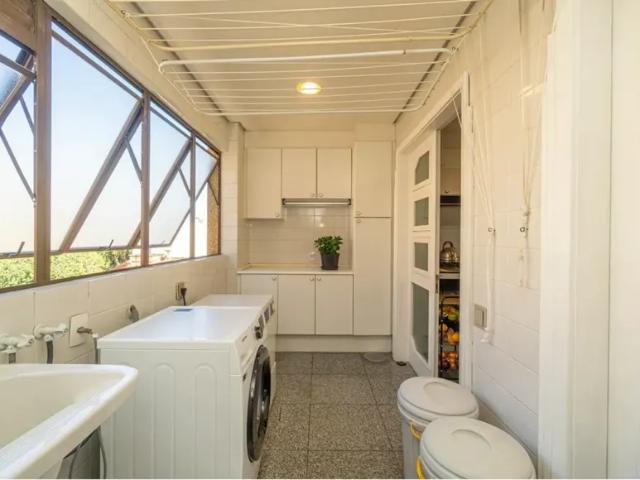 Imóvel para venda possui 305 metros quadrados com 3 quartos em Auxiliadora Porto Alegre RS