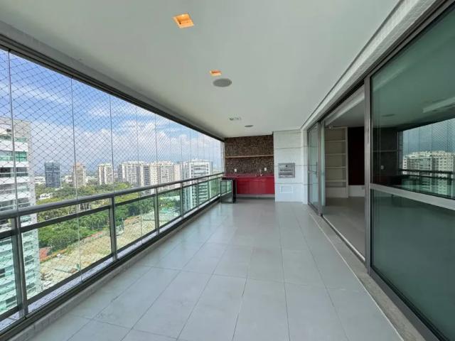 Imóvel para venda possui 372 metros quadrados com 4 quartos em Barra da Tijuca Rio de Janeiro RJ