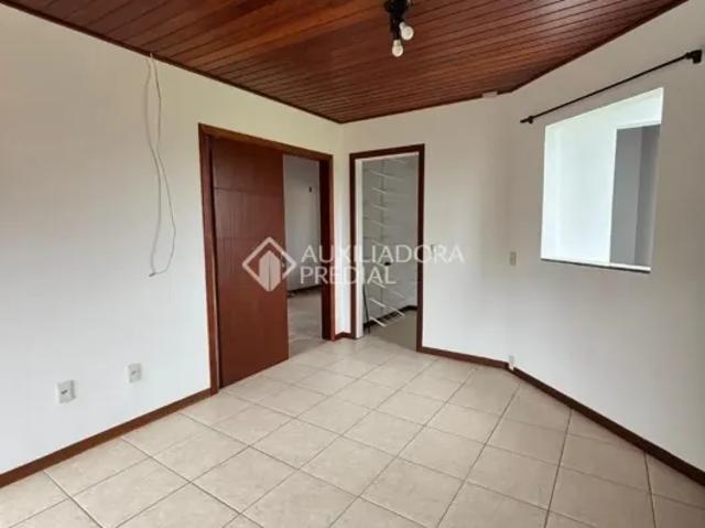 Imóvel para aluguel com 130 metros quadrados com 3 quartos em Campeche Florianópolis SC