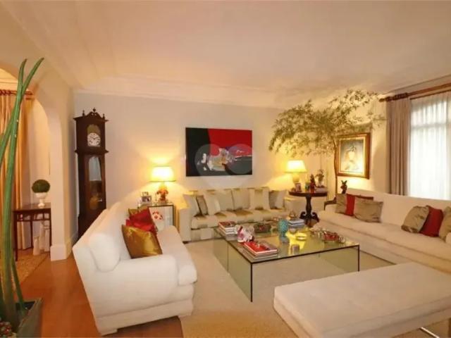 Imóvel para aluguel e venda com 275 metros quadrados com 3 quartos