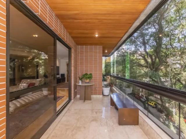 Imóvel para aluguel e venda possui 272 metros quadrados com 4 quartos em Campo Belo São Paulo SP