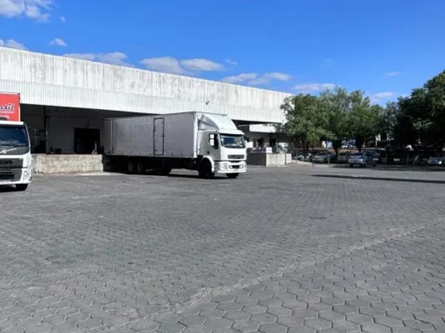 Imóvel para aluguel possui 720 metros quadrados