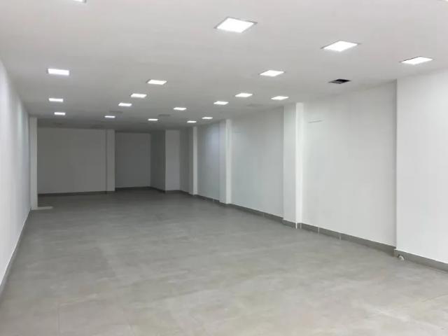Imóvel para aluguel possui 100 metros quadrados em Santa Cecília Porto Alegre RS