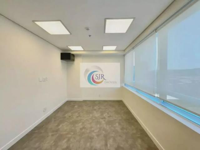 Imóvel para aluguel possui 244 metros quadrados em Alphaville Empresarial Barueri SP