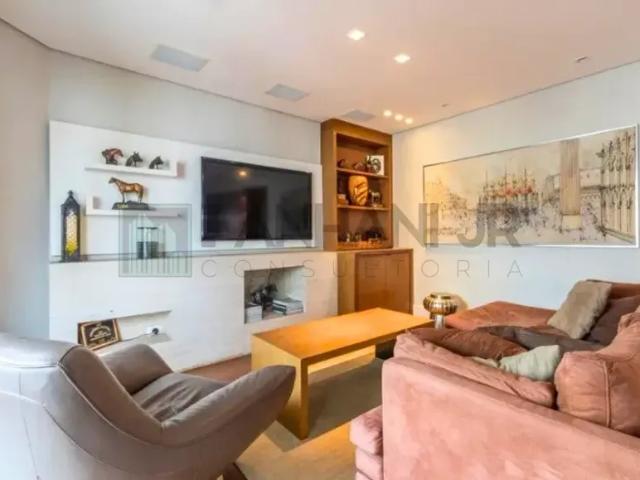 Imóvel para Locação em Moema: 4 Quartos, 2 Suítes, 3 Salas, 4 Banheiros, 4 Vagas, 220m² em São Paulo
