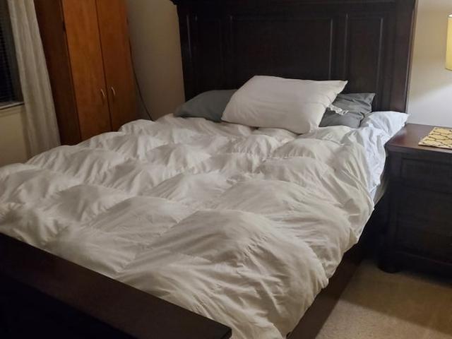I'm renting 1 fully furnished room private bathroo