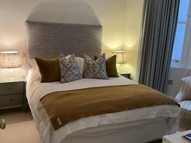 Immaculate Bedroom & Kitchenette own entrance Shepherds Bush 2/3 nights