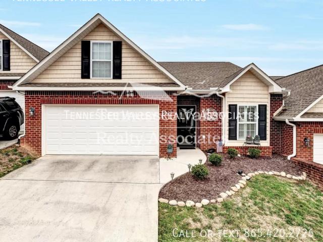 IMMACULATE Executive townhome in great West Knoxville area! 3 BED/2 BATH with GARAGE and FENCED YARD