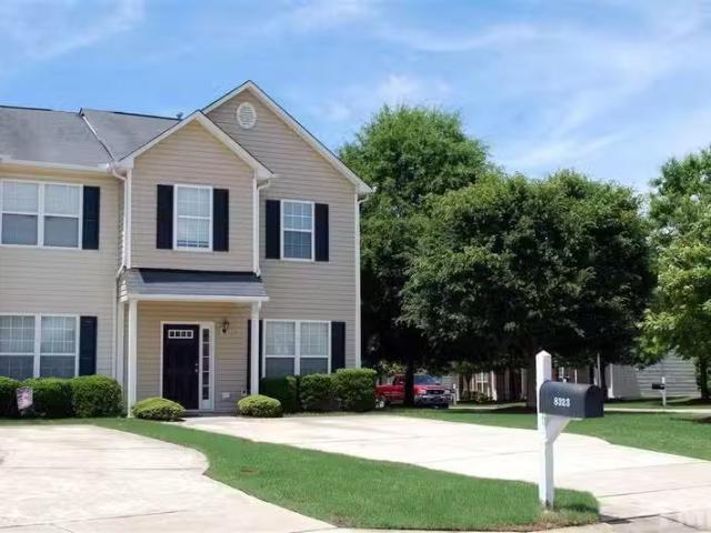 Immaculate End Unit N. Raleigh Townhome 8323 Tierra Del Sol Way