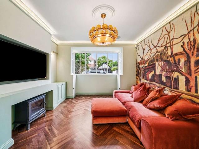 Immaculate Four Bedroom Home with Garden Studio in Barnes Village