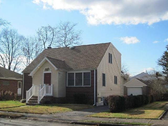 IMMACULATE RENOVATED & EXPANDED HOUSE IN FAIR LAWN