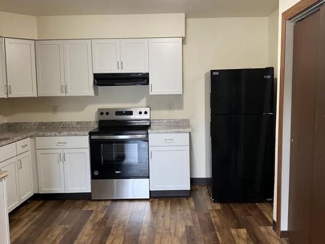 Immaculate Updated 2 Bedroom with 1 Bath 1 Bedroom Apartment for Rent at 4566 Governors Dr, Rockford, IL 61109