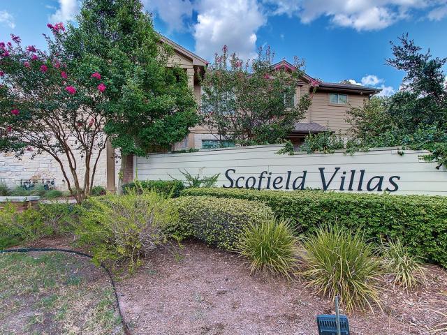 Immaculately Maintained 2/2.5 Townhome In Desirable North Location!