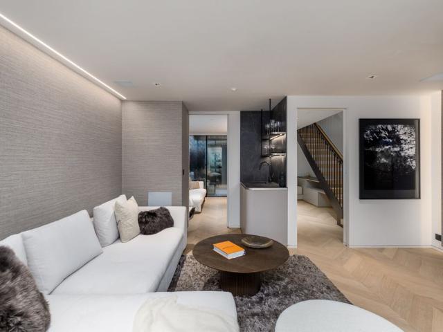 Immaculately Renovated Five Bedroom Kensington Townhouse ﻿