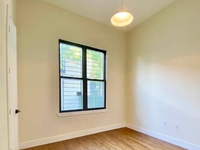 Immediate move in 4 bed 2 br available October