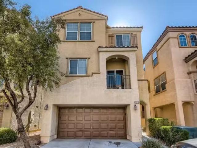 IMMEDIATE MOVE IN BEAUTIFUL Tri Level Home Perfectly Located.
