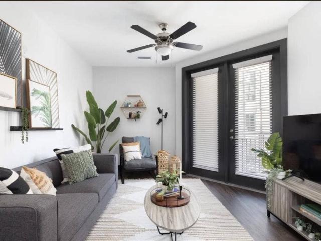 Immediately move in!