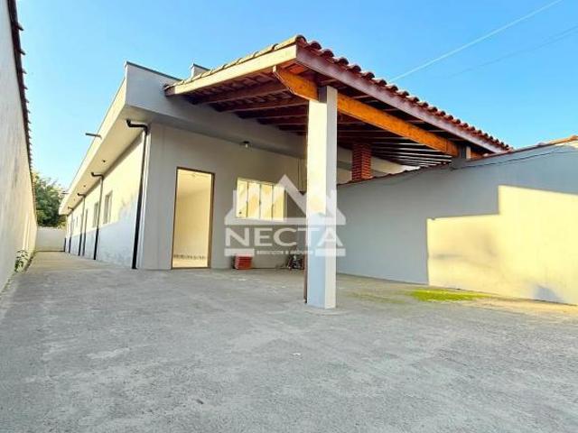 Imoveis na Praia da Maranduba