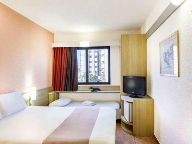 Flat em Vila Jaboticabeira, Taubaté/SP de 18m² 1 quartos à venda por R$ 120.000,00