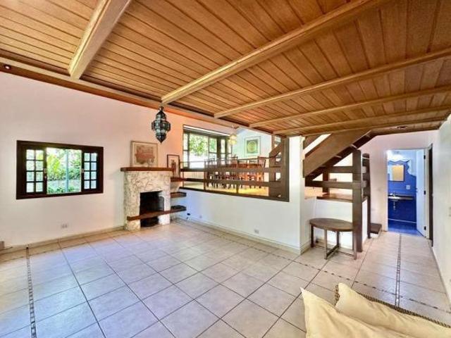 Sobrado em Algarve, Cotia/SP de 473m² 3 quartos à venda por R$ 1.950.000,00 ou para locação R$ 11.80