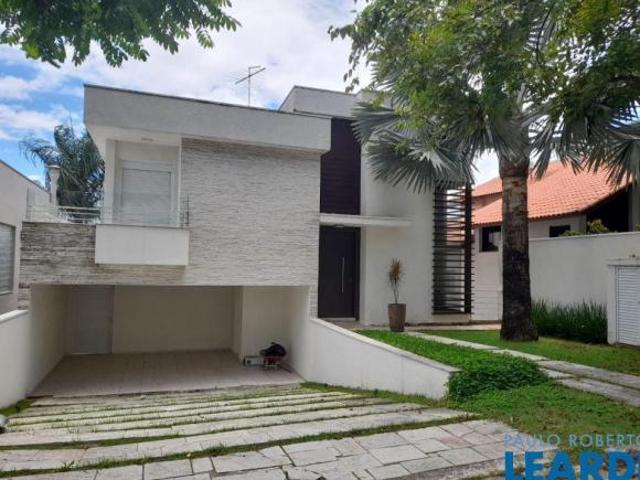 Imoveis no Condomínio Arujá 5