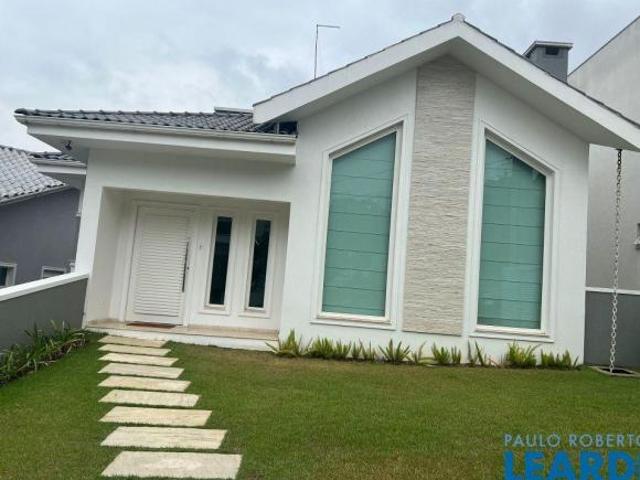 Imoveis no Condomínio Arujá 5