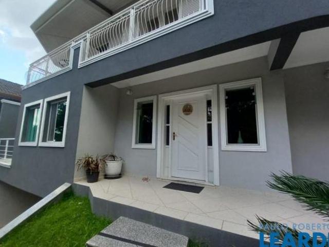 Imoveis no Condomínio Arujá Country Club