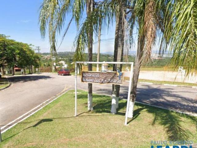 Imoveis no Condomínio Bosque das Araras