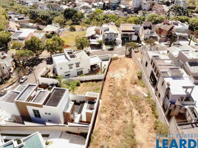 Imoveis no Condomínio Pitangueiras