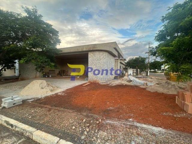 Imoveis no Condomínio Vitória Golf