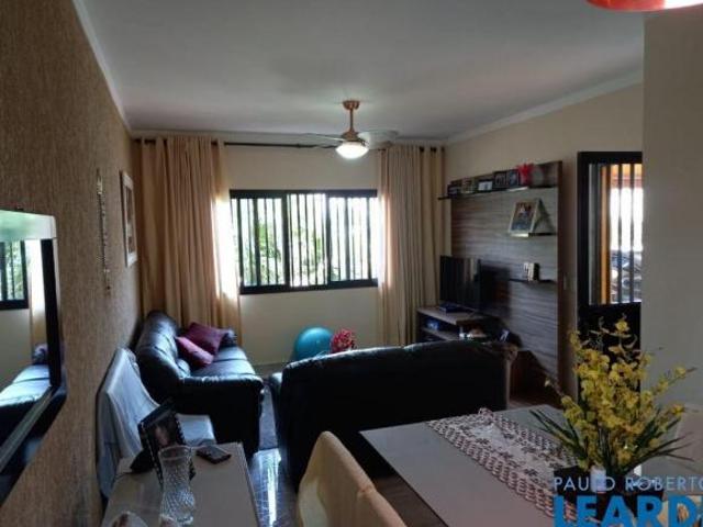 Imoveis no Condomínio Village Santa Clara