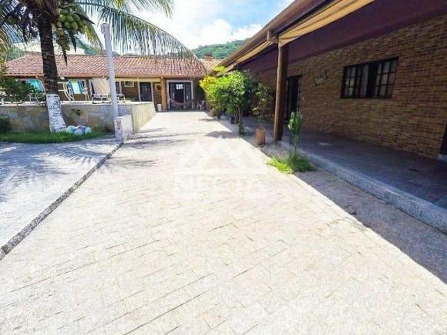 Casa em Massaguaçu, Caraguatatuba/SP de 228m² 4 quartos à venda por R$ 900.000,00