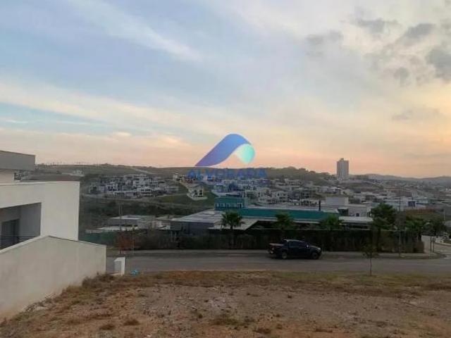 Imoveis em Condomínio Res Colinas do Paratehy