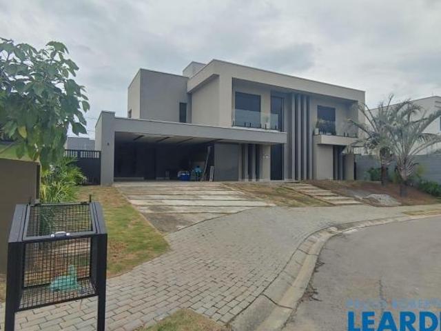 Imoveis em Condomínio Res Colinas do Paratehy