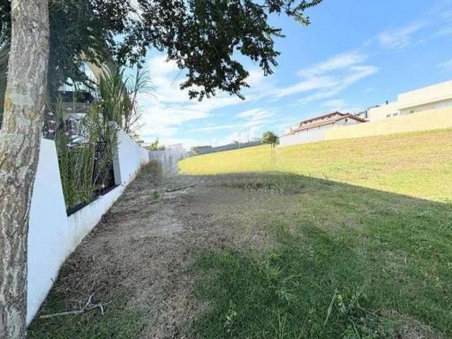 Terreno à venda em Condomínio Res Colinas do Paratehy