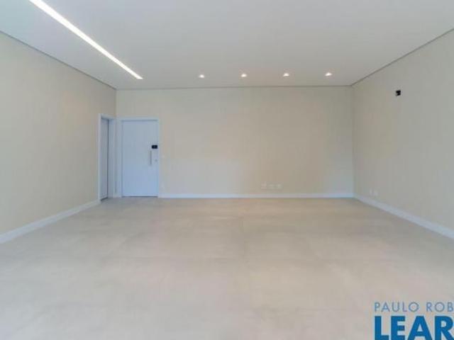 Imoveis em Tamboré