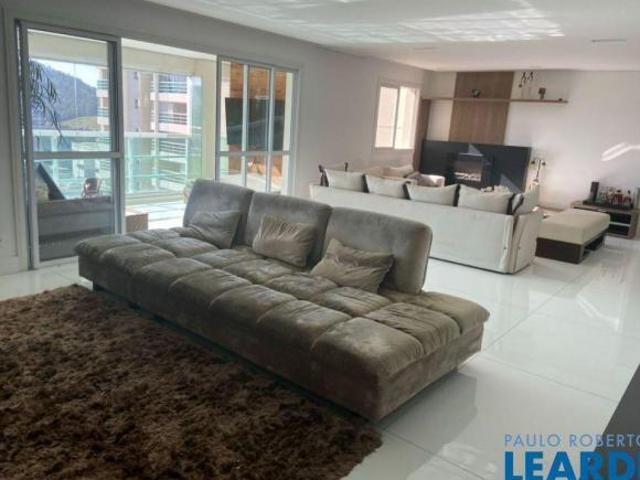 Imoveis em Tamboré